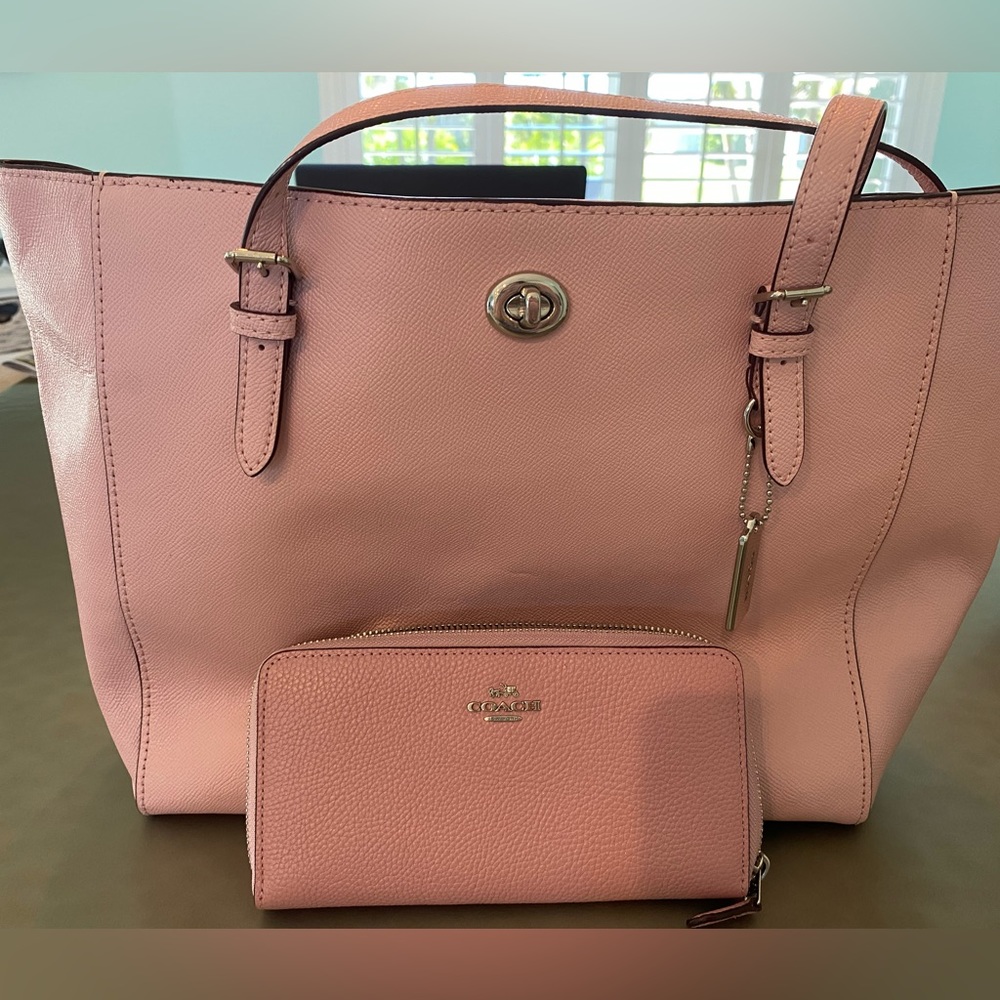 Coach Turn Lock Tote / Laptop Bag With Wallet - Gem